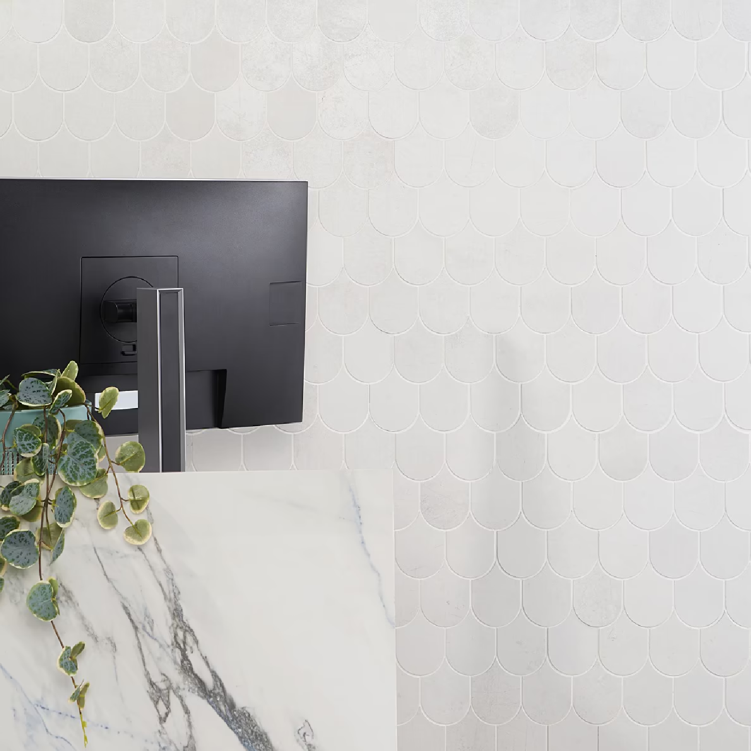 Bond Palladium Light Gray Fishscale Plume Matte Porcelain Mosaic Tile ...